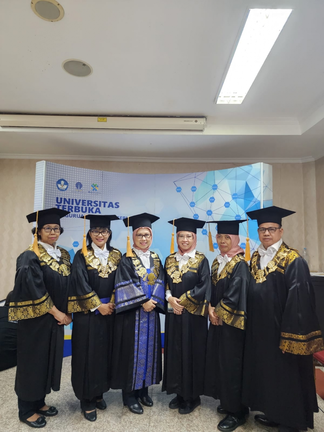 Wisudawan FST Periode II Tahun 2023 - Universitas Terbuka (FST)