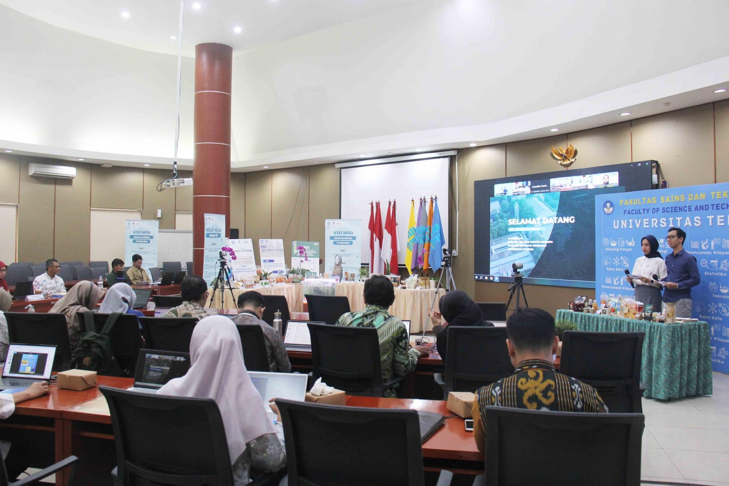Virtual Exhibition MBKM Skema Kewirausahaan Universitas Terbuka 2025 ...